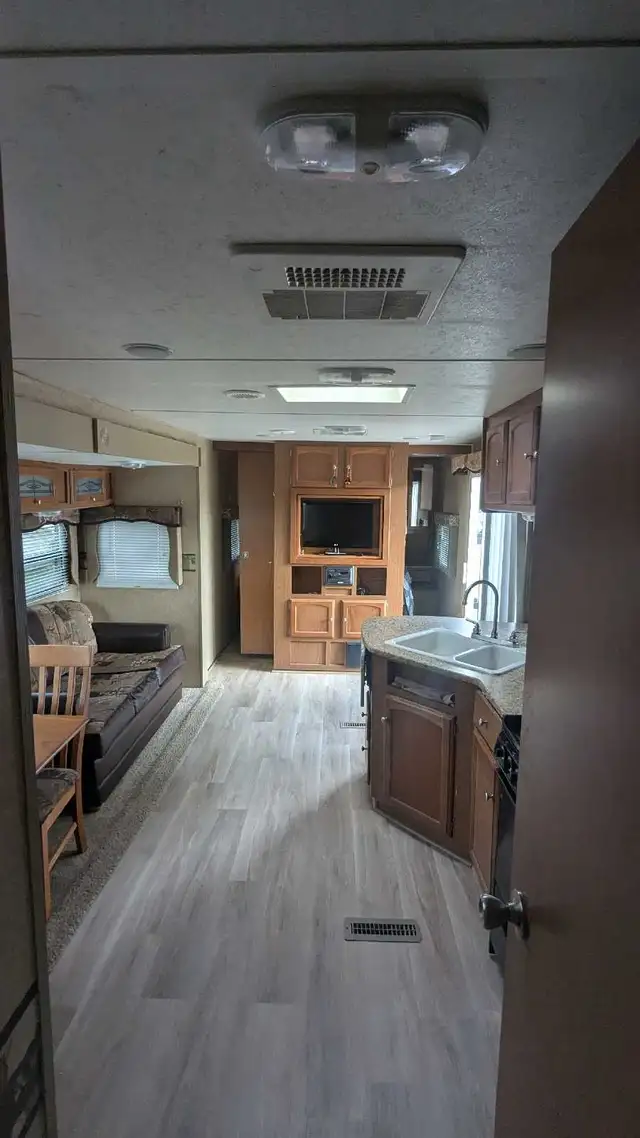 **new price** 2 BEDROOM 39' DESTINATION TRAILER - 2010 Dutchman | Park ...