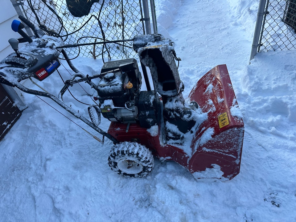 Toro Power Max 724 OE Gas Snow Blower | Snowblowers | City of Toronto ...