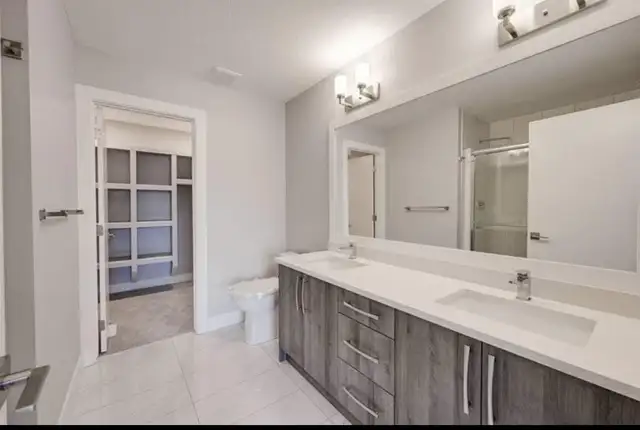 4 bedroom single family home (upper level) + utilies included | Long ...