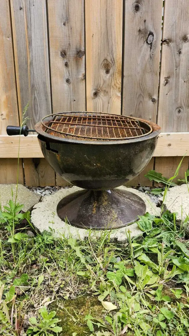 Charcoal Grill mini | BBQs & Outdoor Cooking | Chatham-Kent | Free ...