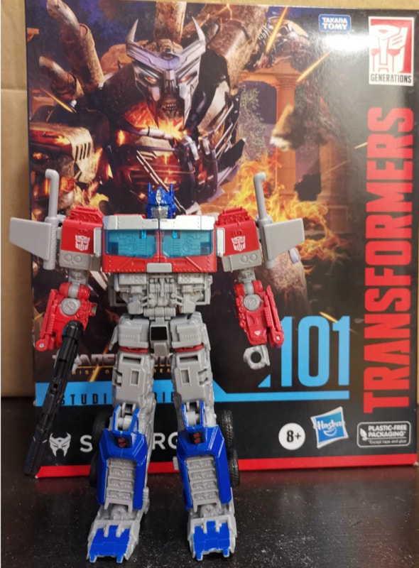 Transformers Studio Series Scourge & ROTB Voyager Optimus Prime | Toys ...