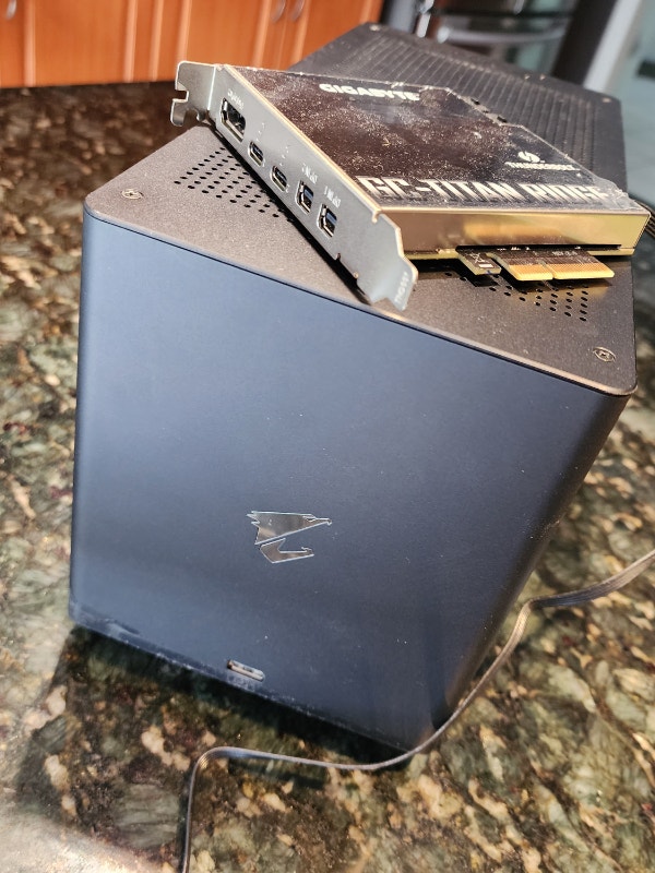 AORUS RTX 3090 GAMING BOX eGPU with Thunderbolt 3 adapter | System ...