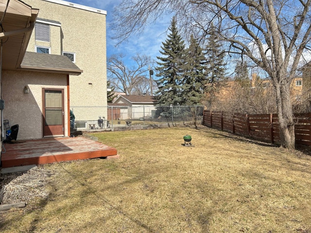 *RENTED* 1 Bed 1 Bath + Den House for Rent St Vital Huge Yard | Long ...