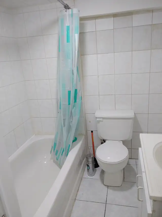 Bachelor Apt basement Separate Entrance Immed. Bloor & Dufferin | Long Term Rentals | City of ...