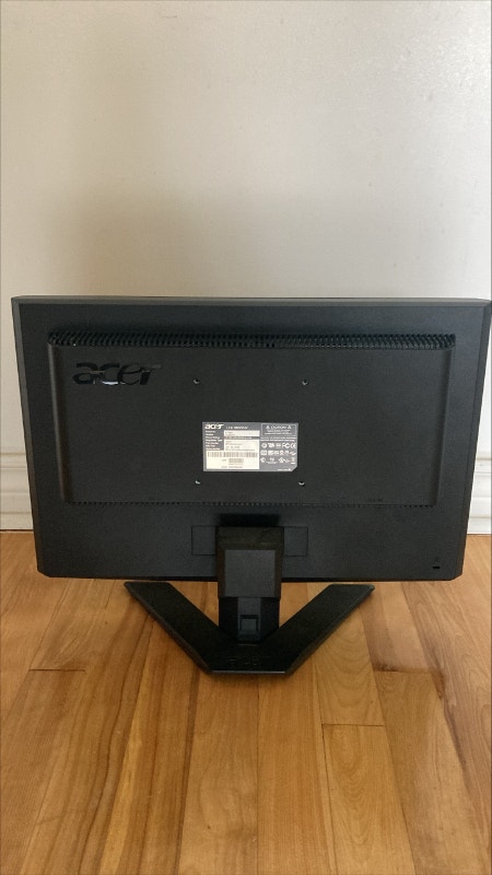 Moniteur 20 pouces Acer x193w (20$ négociable) | Moniteurs | Ville de ...
