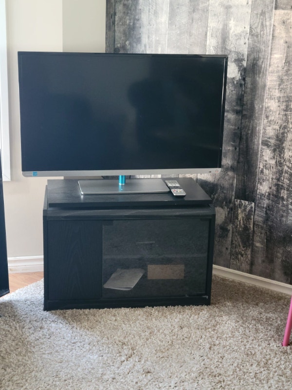 Toshiba 39 inch,smart TV & TV stand | TVs | Winnipeg | Free local ...