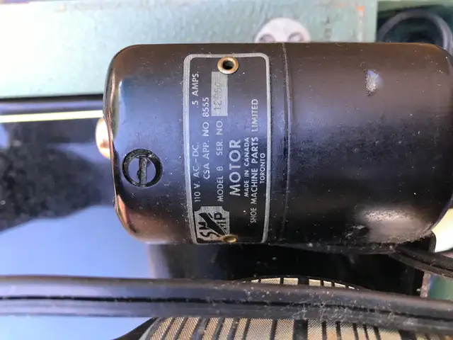 Monarch Deluxe Precision Built Sewing Machine Vintage | Hobbies ...