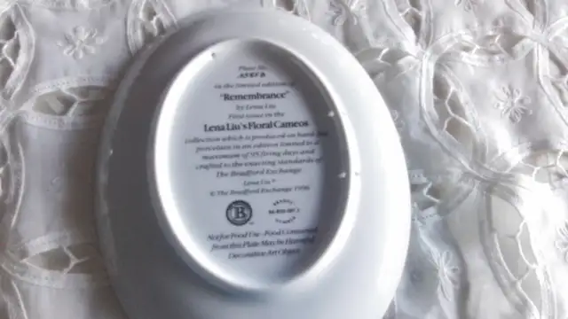 LENA LIU REMEMBRANCE FLORAL CAMEO WALL PLATE BRADEX PORCELAIN | Arts ...