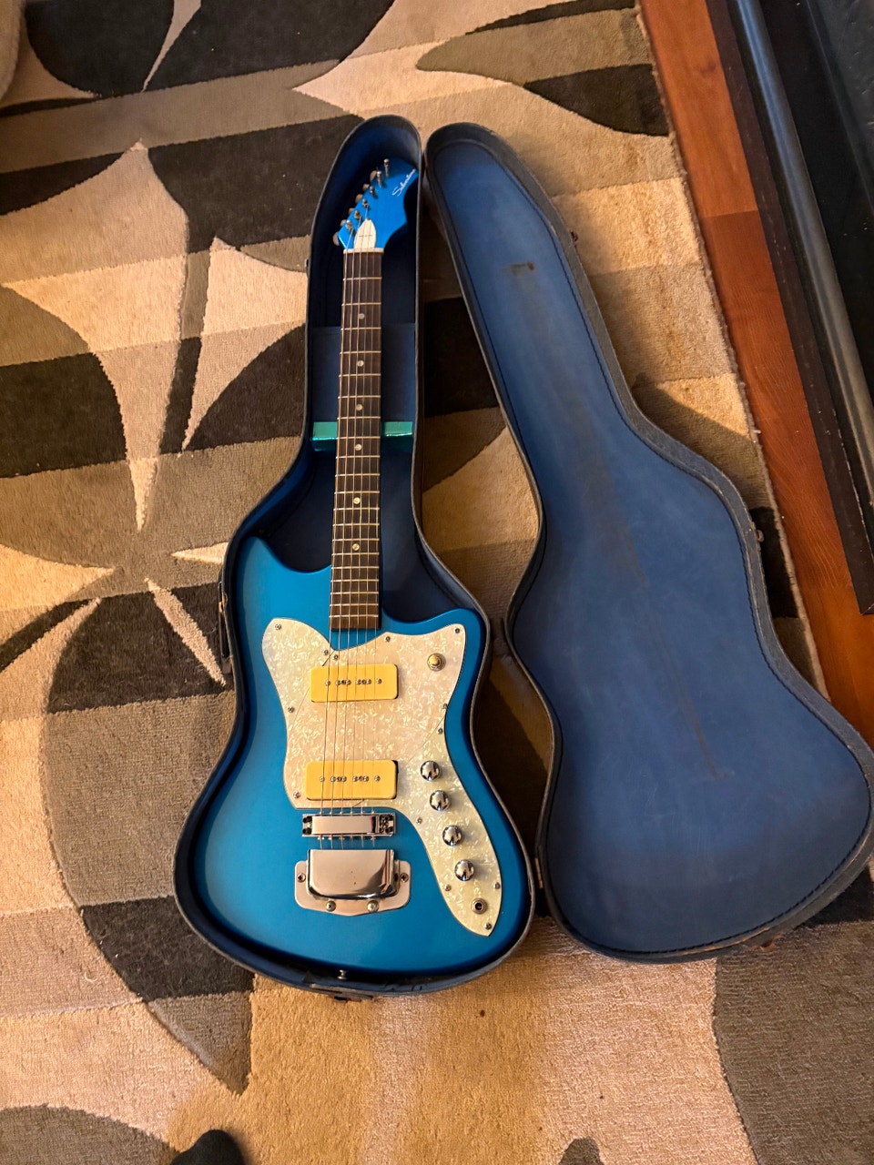 SILVERTONE BOBKAT | Guitars | St. Catharines | Free local classifieds ...