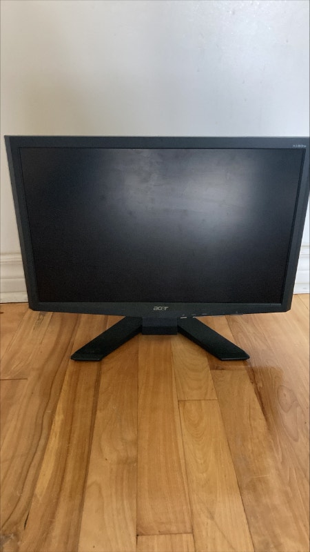 Moniteur 20 pouces Acer x193w (20$ négociable) | Moniteurs | Ville de ...