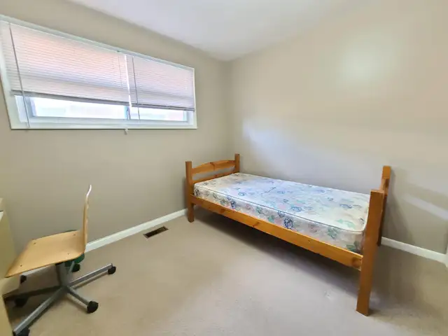 MCMASTER STUDENT HOUSE - 8 BEDROOMS/2BATH/2KITCHENS-$800/ROOM | Long ...