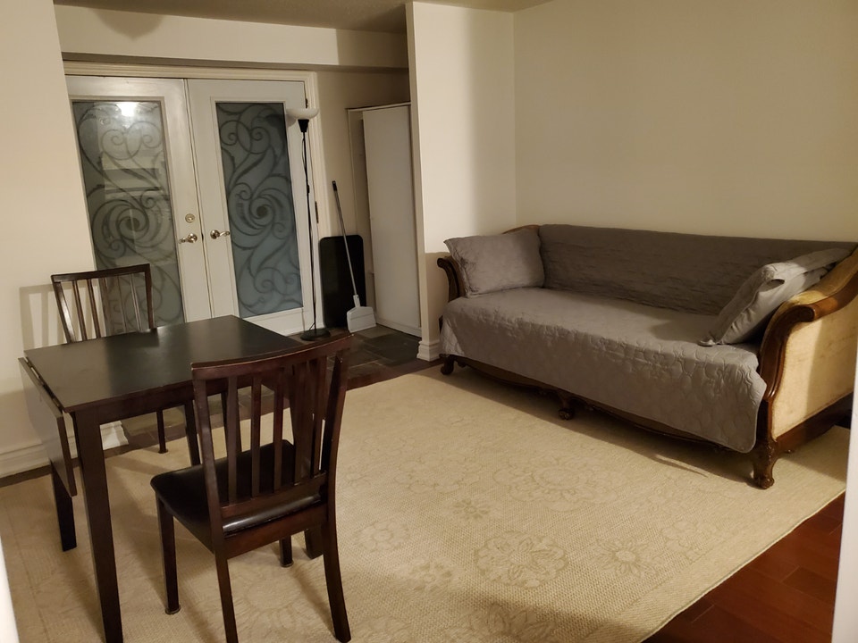 1 bedroom apt in a house, ground level (not a basement)Etobicoke | Long ...