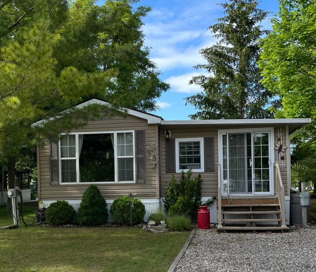 Fisherman’s Cove Cottager Escape 39X12 w/ large Sun/Screen Room | Park ...