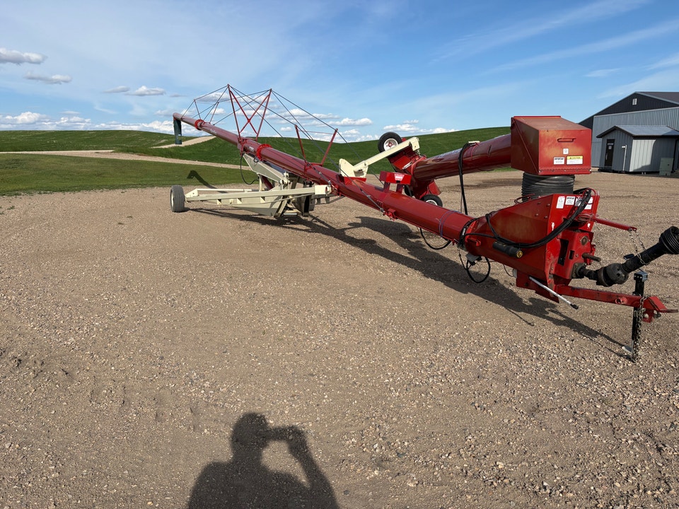 Farm King 13 85 swing auger | Farming Equipment | Saskatoon | Free ...