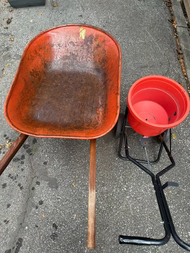 Metal wheelbarrow | Plants, Fertilizer & Soil | Mississauga / Peel ...