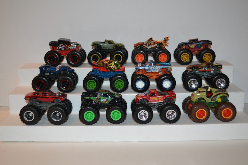 HOT WHEELS MONSTER JAM TRUCKS 1:64 (5) | Toys & Games | Calgary | Free ...