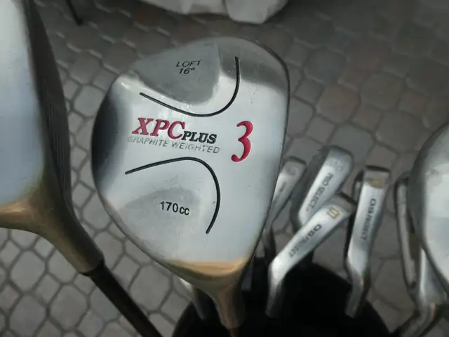 Men’s Right Hand Golf Club set and carry bag | Golf | Calgary | Free ...