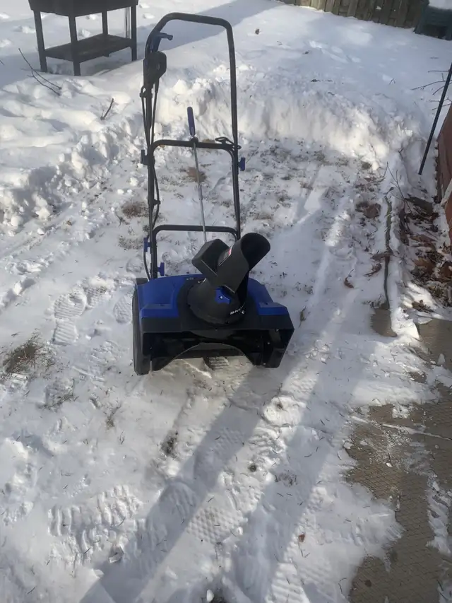 $100.00 Souffleuse à neige Snow Joe | Snowblowers | West Island | Free ...