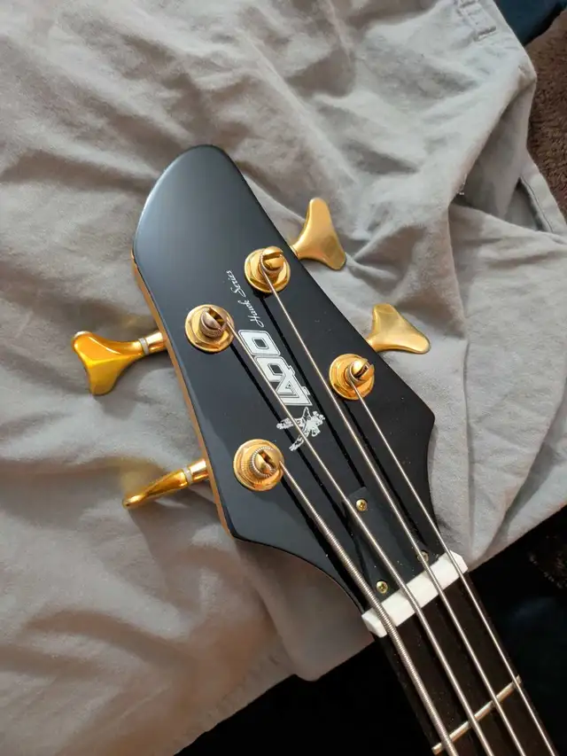 lado 4 strings bass guitar | Guitars | City of Montréal | Free local ...