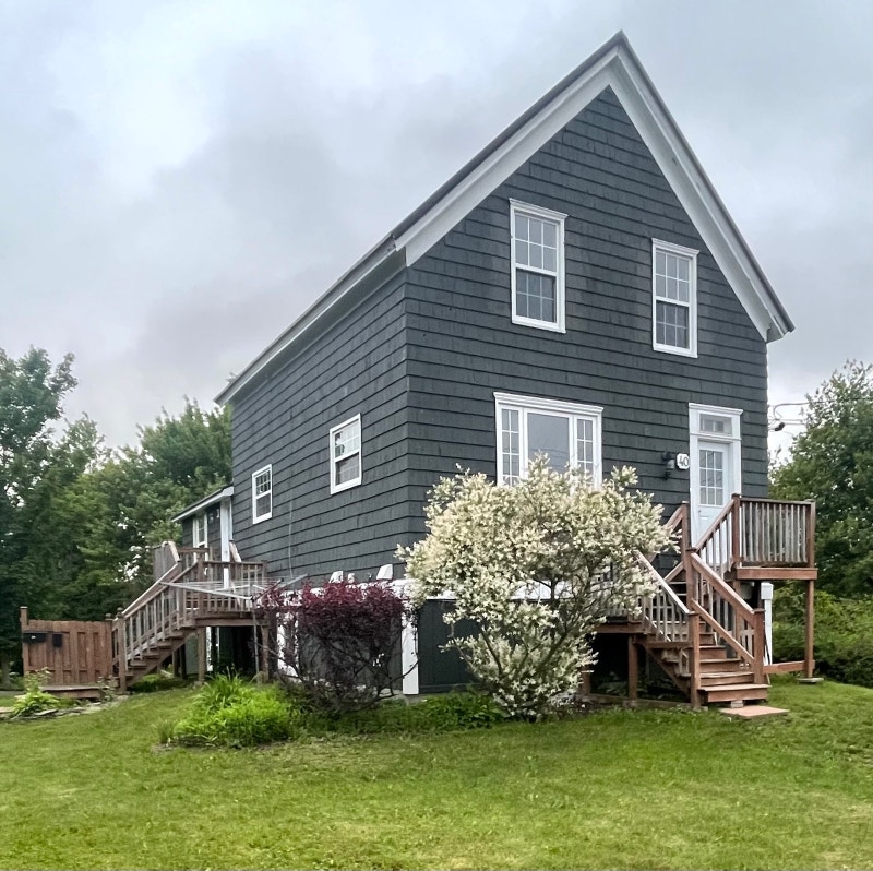 Centrally located 3 bedroom, 2 bath unit Available July 1st | Long Term ...