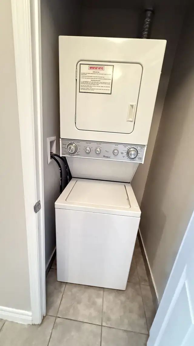 one bedroom plus den luxury condo | Long Term Rentals | Mississauga ...