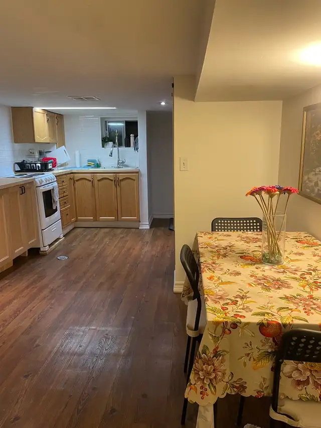 Jan.1-Female Flatmate Wanted Near Eglinton W.Subway Station | Room ...