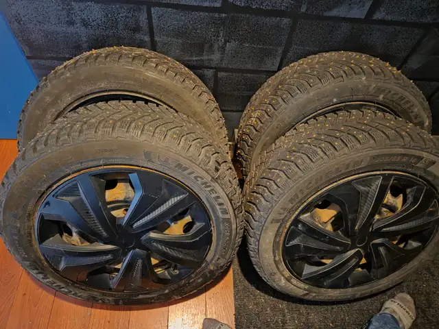 Michelin X-ICE 205/55/R16 Cloutés. Montés sur roues acier, | Tires ...