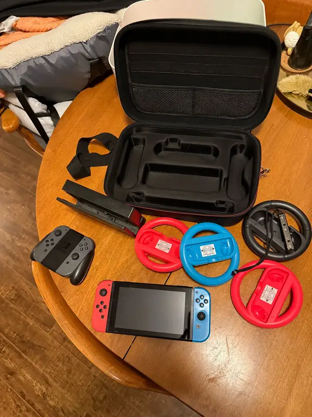 Nintendo Switch (001) 2 sets of Joycons, Case, Mario Kart Wheels ...