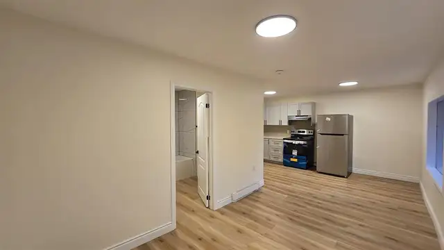 42 Knox - Freshly Reno'ed. Quiet, Clean, Centrally Located! | Long Term ...