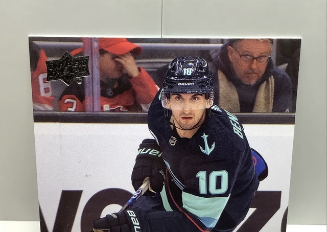 Matty Beniers young guns | Art et objets de collection | Ville de ...