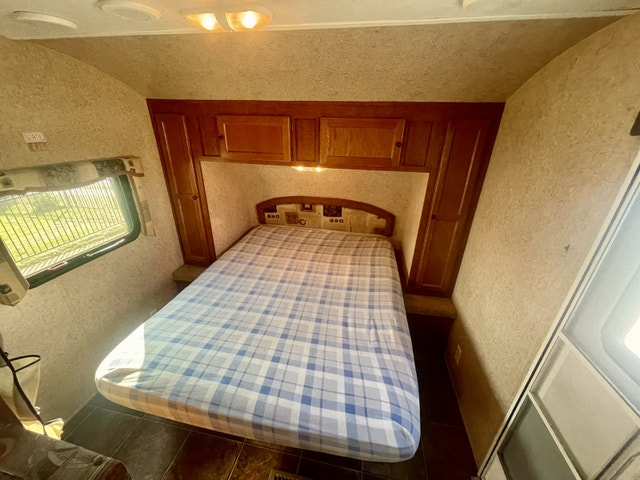 2014 Skyline Layton Joey 26FT (Triple Bunks) | Travel Trailers ...