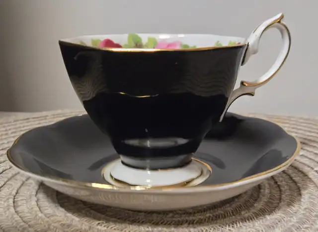 Beautiful 1940's Royal Albert "Old English Rose" Teacup & Saucer | Arts ...