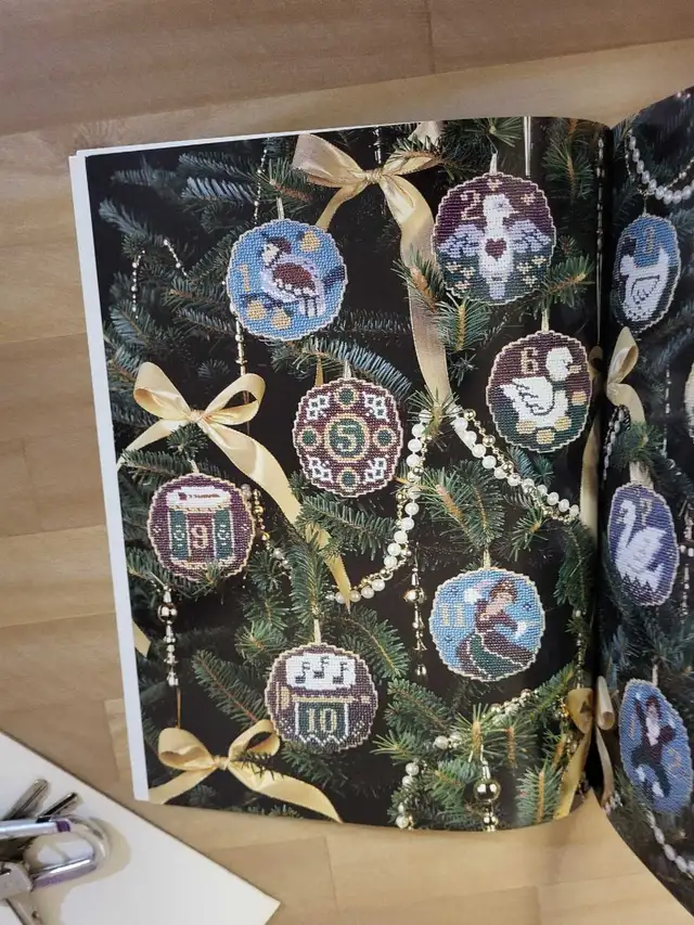 Christmas In Plastic Canvas - Over 70 All-New Projects Book One ...