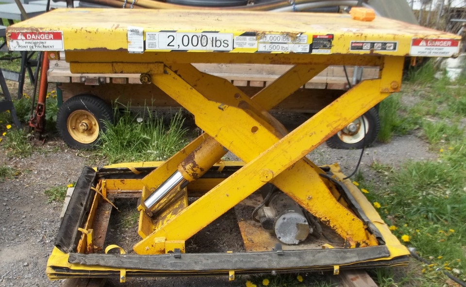 110 Volt 2000 lbs Hydraulic Scissor Lift.Made in Canada | Power Tools ...