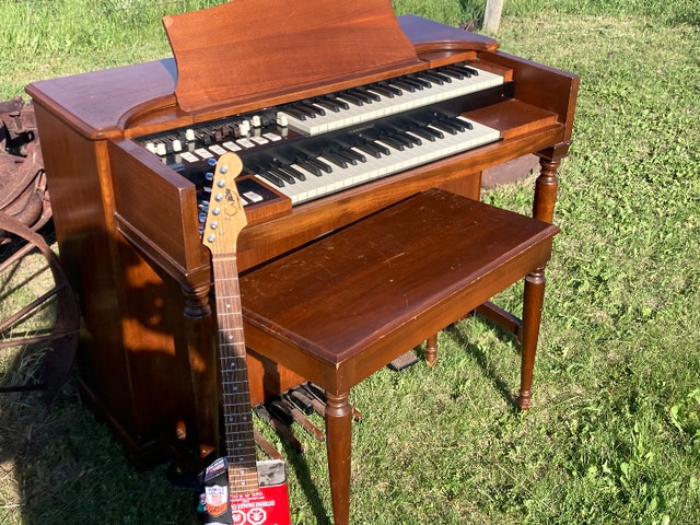 Hammond organs,Leslie speakers | Pianos & Keyboards | Calgary | Kijiji