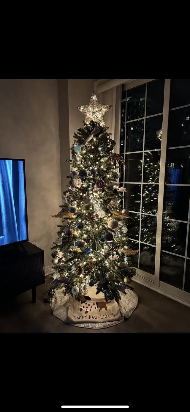 6 ft Pre-Lit Artificial Christmas Tree – Lush & Full | Other | Oakville ...