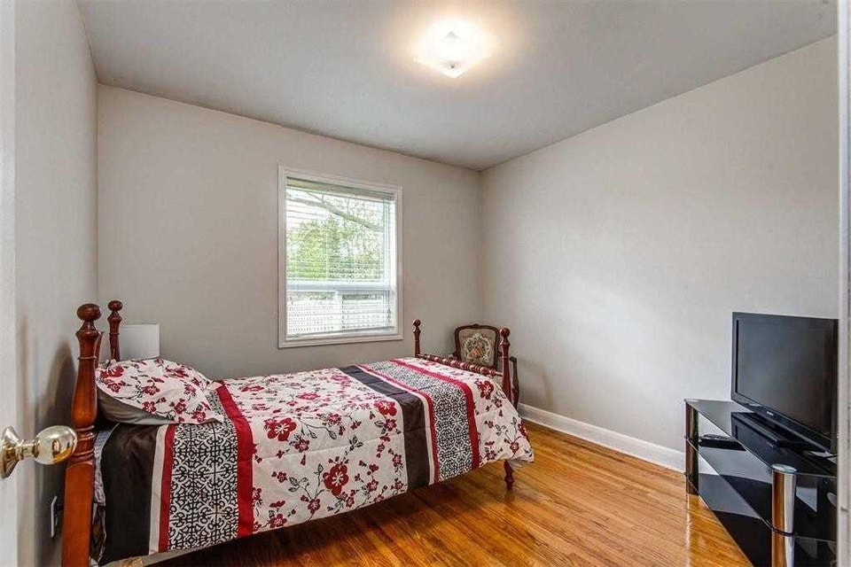 1 Private Room on Main Floor with2Parkings in Rexdale Etobicoke | Long ...