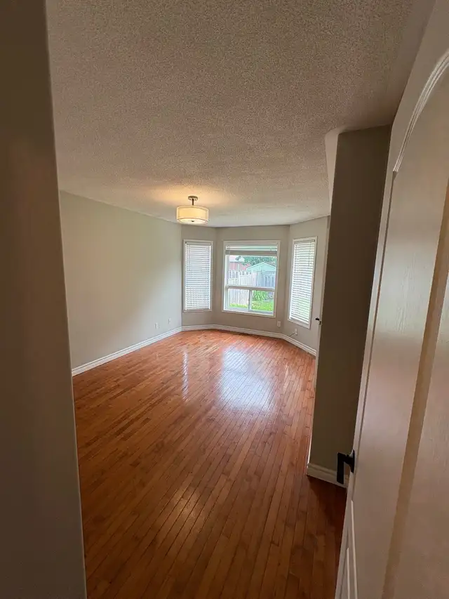 2 bed + 1 den upper unit rental in North End of Barrie | Long Term ...