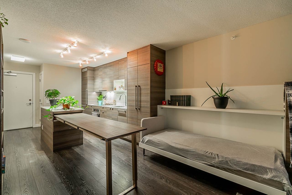 1 Bedroom 1 Bath 30+ floor (walking dist to Surrey Central Stn) | Long ...