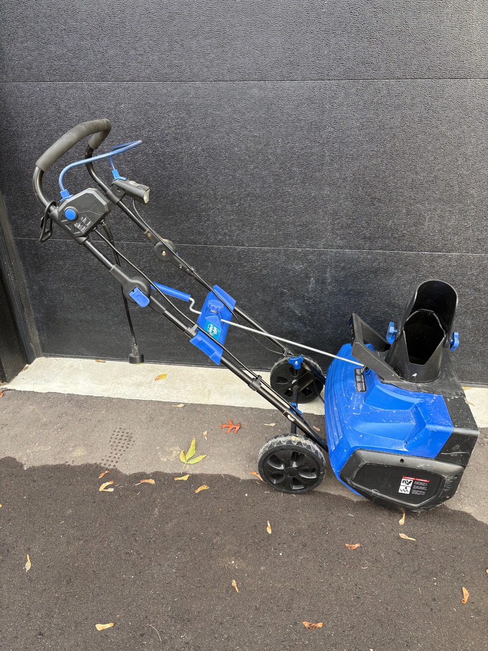 SNOW JOE ELECTRIC SNOWBLOWER | Snowblowers | City of Toronto | Free ...