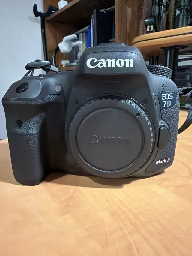 Canon Camera EOS 7D mark II body. ONLY 3580 Shutter count! | Cameras ...