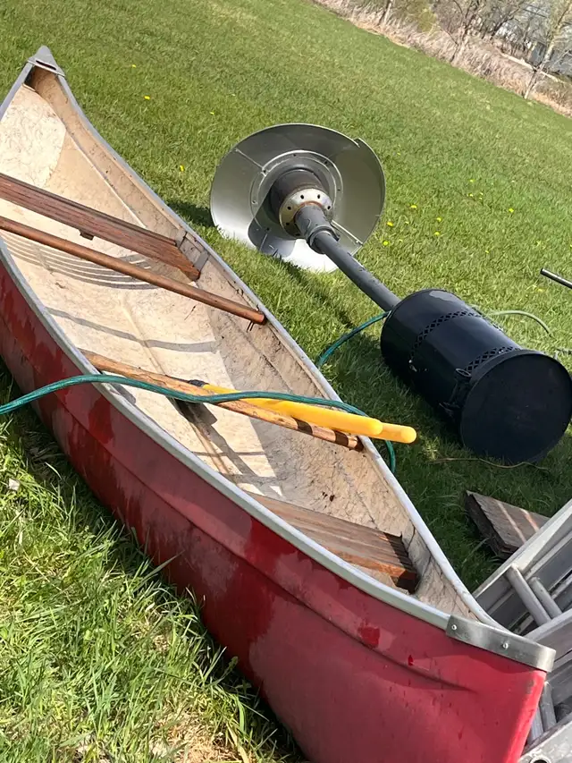 Canoe boat | Canoes, Kayaks & Paddles | Winnipeg | Free local ...