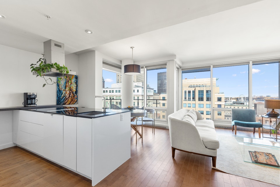 Magnifique 2 cac, 2 sdb avec vue à couper le souffle! Garage! | Long Term Rentals | City of ...