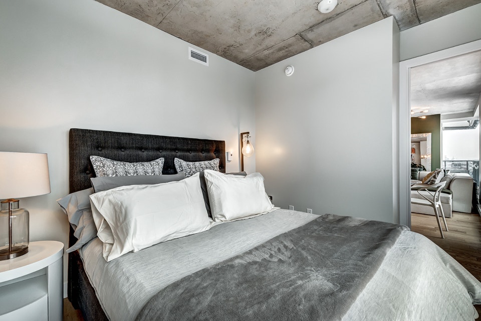 Luxueuse unité 2 cac Tout Meublé! Belle terrasse! | Long Term Rentals ...