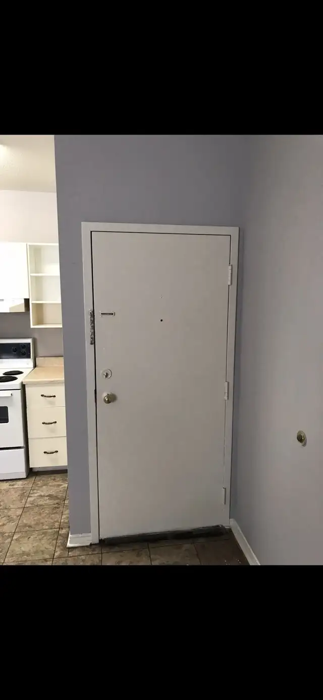 Humongous! 2 Bedroom Ground Floor Apartment – $1,695 + Hydro | Long ...