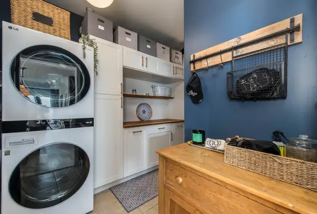 3 Bed 2.5 Bath Penthouse Overlooking Halifax Commons. March 1st | Long ...