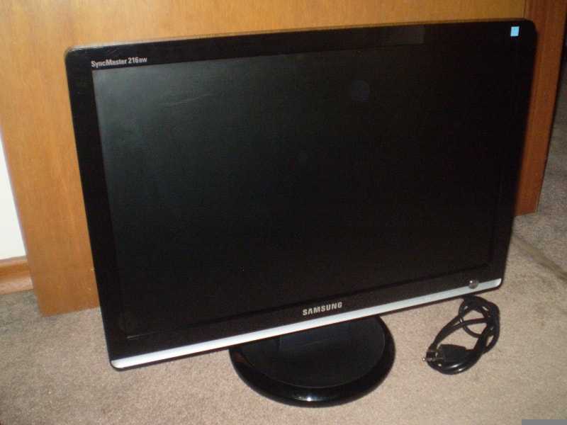 SAMSUNG Syncmaster 216BW LCD MONITOR 21.6 VIEWING Vibrant Colour ...