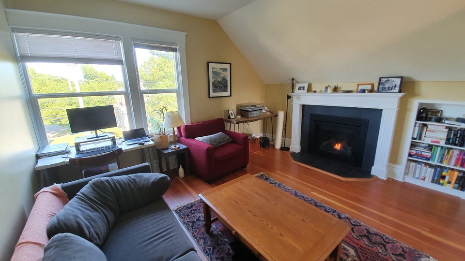 Bright Top-Floor 2BR Heritage Suite (Oak Bay border) | Long Term ...