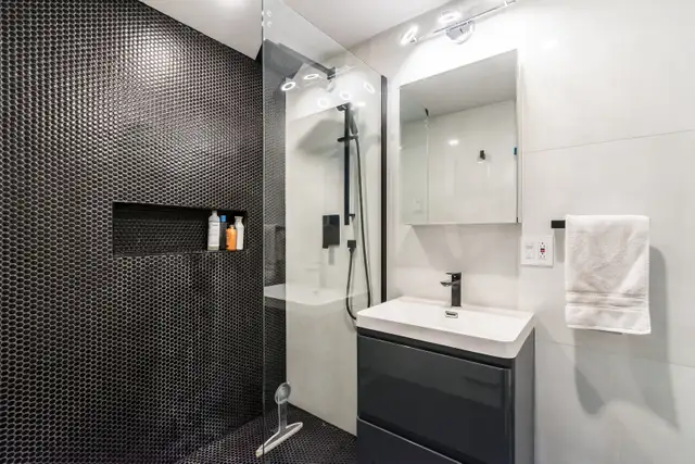 1-BR with patio, furnished, 2m to Atwater Market in St-Henri | Long ...