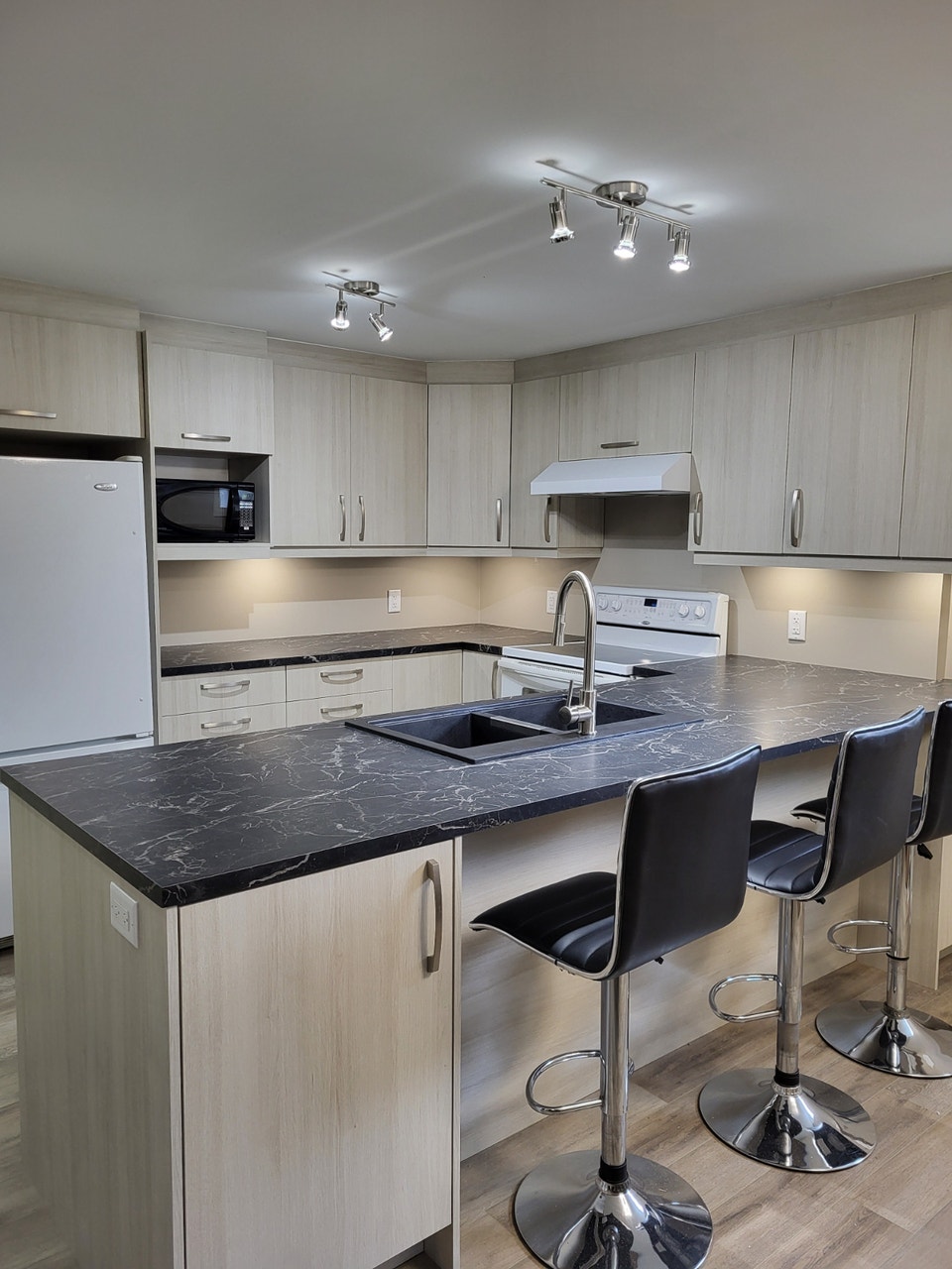 Chambre neuve Ste Foy, université, place Laurier, tout a pied | Room ...